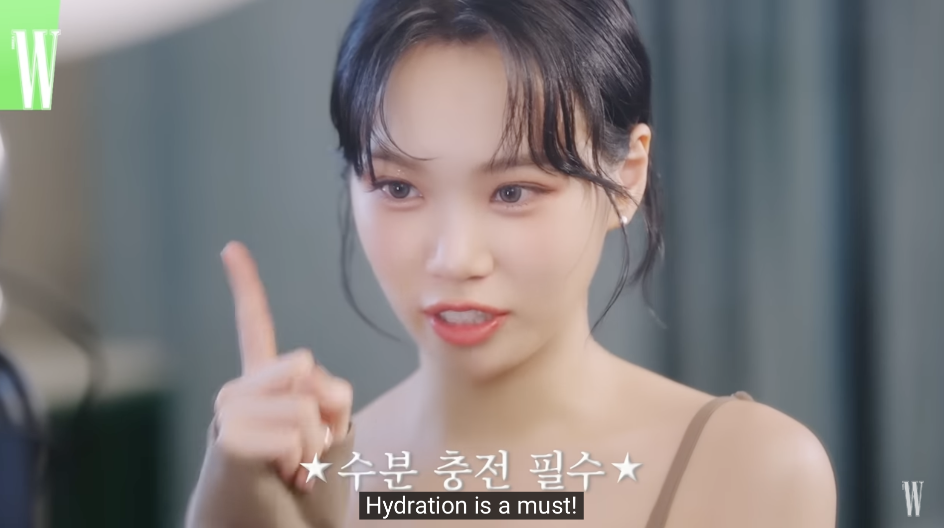 Kim Chaewon (LE SSERAFIRM) bật mí bí kíp chăm sóc da chuẩn idol